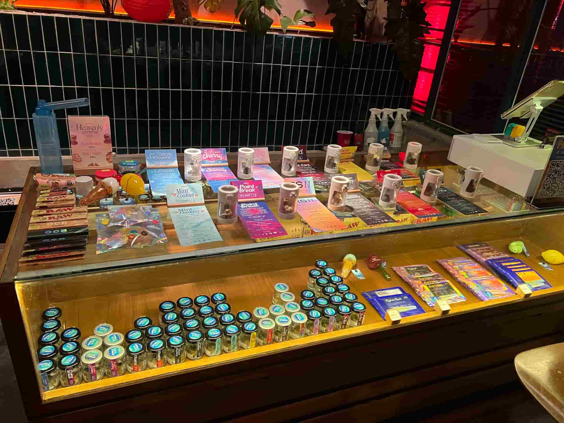 Heaven of weed - Cannabis Bar SOHO community (大麻的天堂) - Cannabis ...